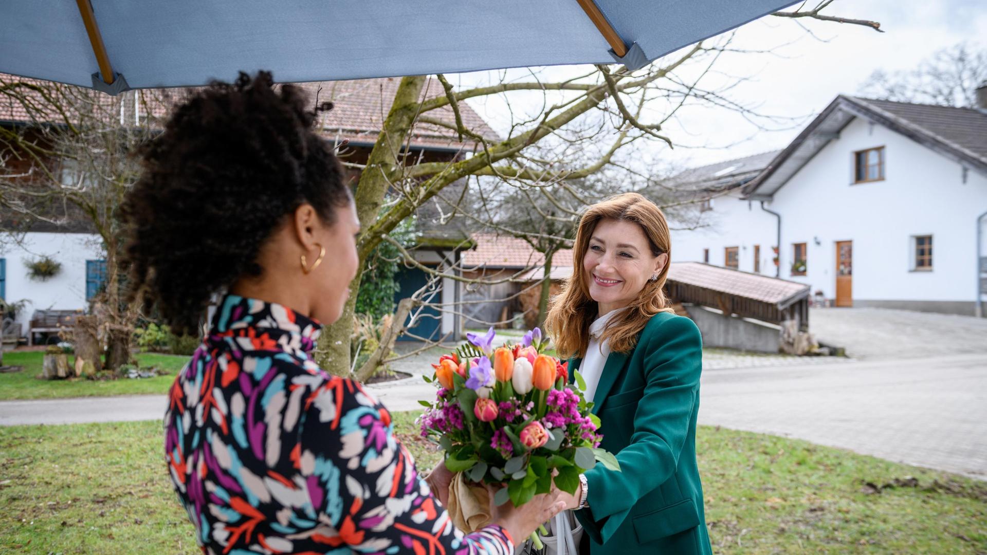 “Sturm der Liebe”: Eleni verspricht Julian immer ehrlich zu sein, was ...