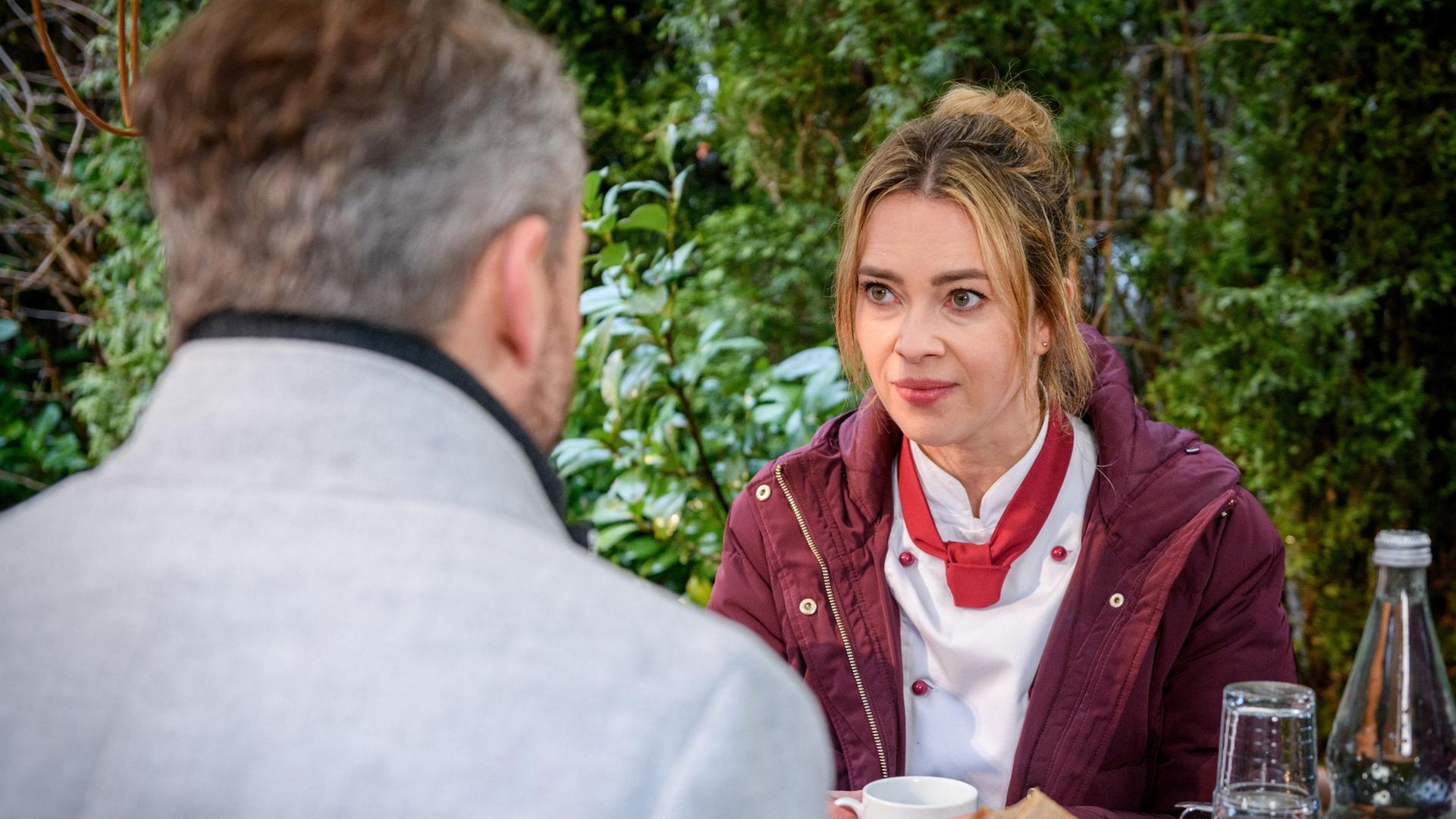 “Sturm der Liebe”: Robert hofft angespannt, Valentina bald wieder in ...