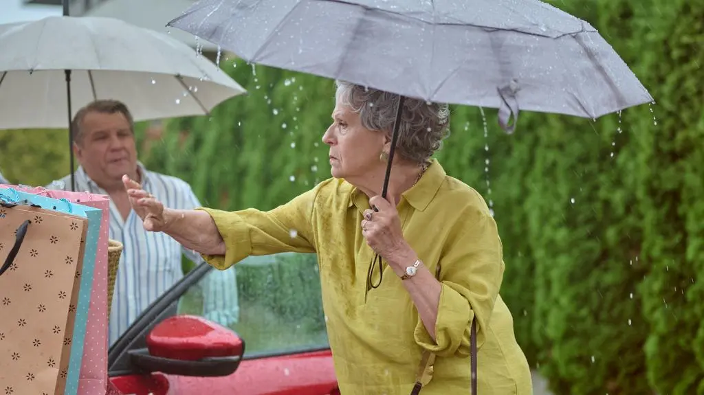 “Na Wspólnej” odc. 4113. Cham z osiedla, awantura i sprzeczki o suknię. Czy ślub się odbędzie ...